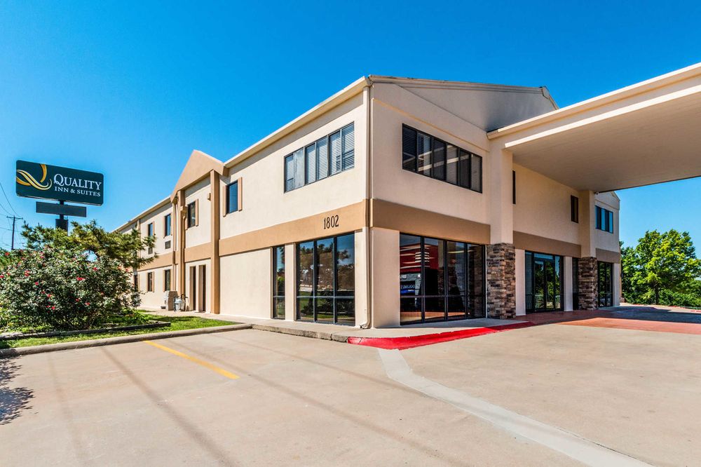 Quality Inn & Suites Round Rock-Austin North - 21 Photos - Hotels ...