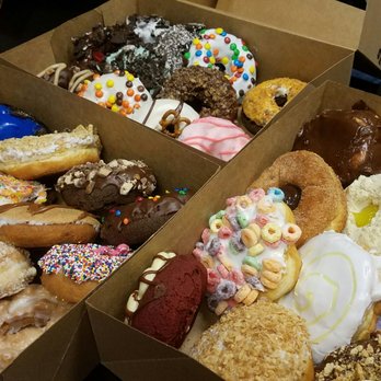Hurts Donut - 307 Photos & 127 Reviews - Donuts - 2161 E University Dr ...