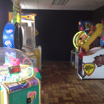 Shakey’s Pizza Parlor - 105 Photos & 96 Reviews - Pizza - 330 N Brea ...