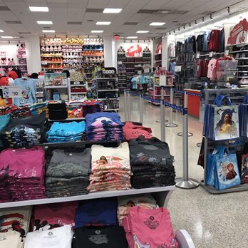 Disney Store - 10 Photos & 14 Reviews - Children's Clothing - 3000 ...