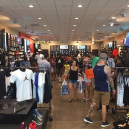 Foot Locker - 13 Photos & 12 Reviews - Shoe Stores - 24201 Valencia ...