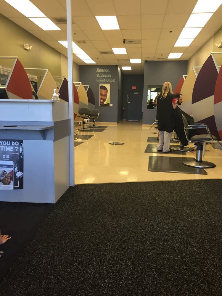 Great Clips - 12 Photos & 36 Reviews - Hair Salons - 467 E Silverado ...