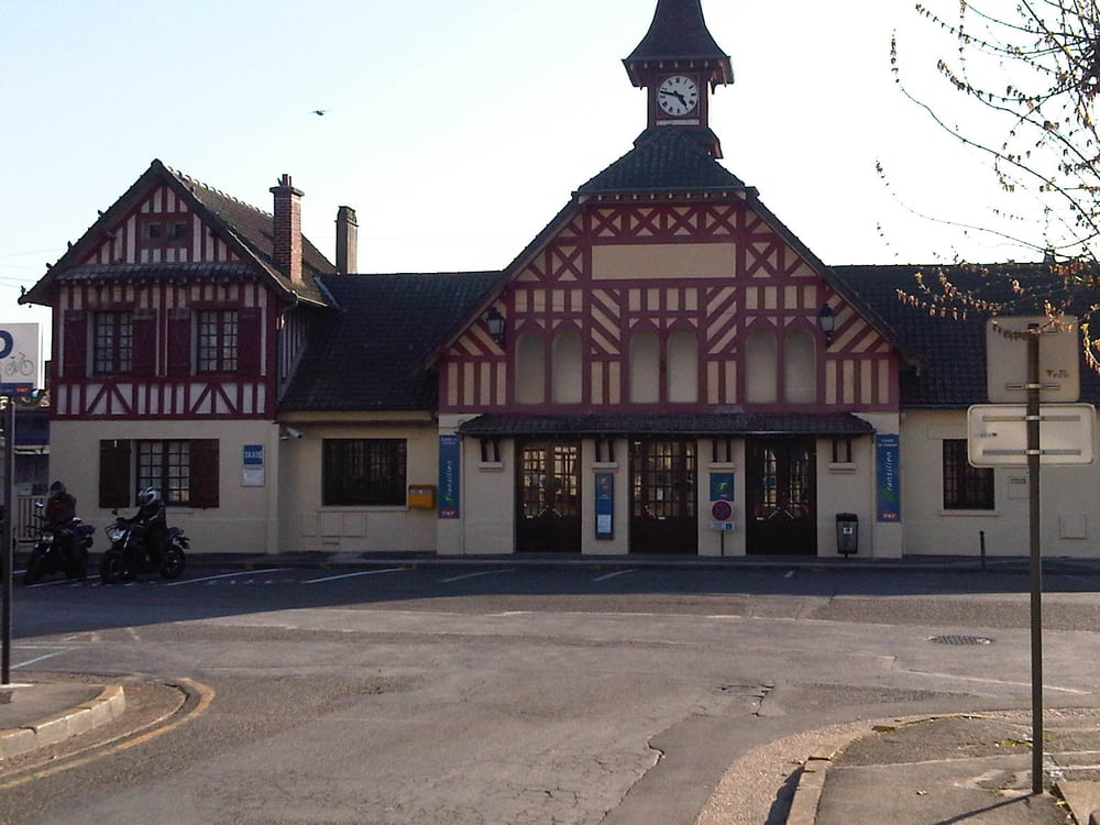 Gare de Taverny - Bookstores - Rue de la Gare, Taverny, Val-d'Oise ...