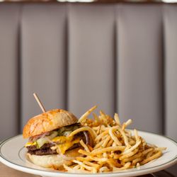 Dilly Diner - 473 Photos & 358 Reviews - Sandwiches - 402 E 2nd St ...