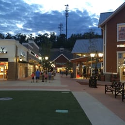 Merrimack Premium Outlets - 68 Photos & 97 Reviews - Outlet Stores ...