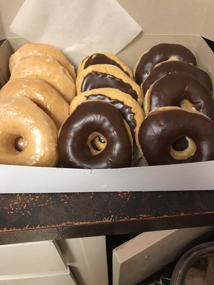 Avon Donuts Inc - 73 Photos & 103 Reviews - Donuts - 45324 Woodward Ave ...