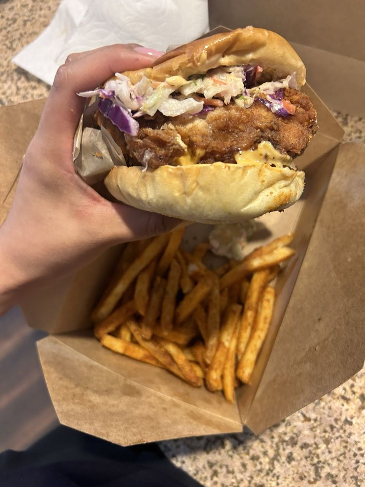 Macaco Spicy Chicken Sandwiches, Gilroy | Roadtrippers