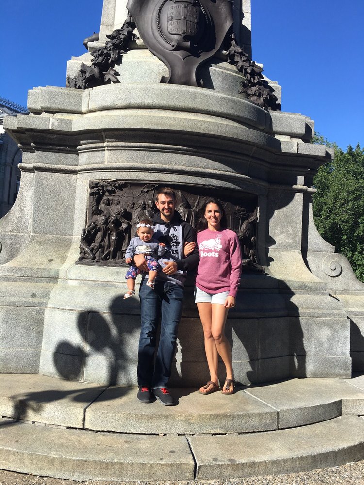 Roots - Quebec City - Women's Clothing - 49 Rue de Buade, Qubec City ...