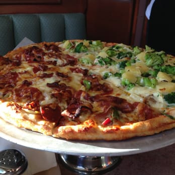 Captain’s Pizza House Restaurant - 25 Photos & 11 Reviews - Pizza - 255 ...