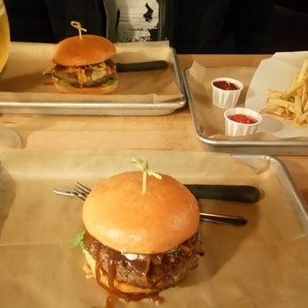 Hopdoddy Burger Bar - 827 Photos & 587 Reviews - Burgers - 830 S ...