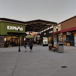Outlets of Des Moines - 19 Photos & 15 Reviews - Outlet Stores - 801 ...