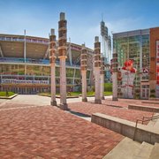 One Lytle Place Apartments - 33 Photos & 14 Reviews - Apartments - 621 ...