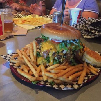 Junkyard Extreme Burgers & Brats - 124 Photos & 77 Reviews - Hot Dogs ...