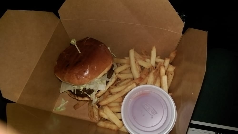 Cinéma Cineplex Odeon Brossard et VIP - 28 photos & 10 avis - Cinéma ...