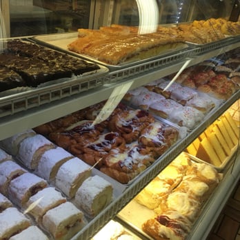 Ricomini Bakery - 17 Photos & 19 Reviews - Bakeries - Mendez Vigo 101 E ...