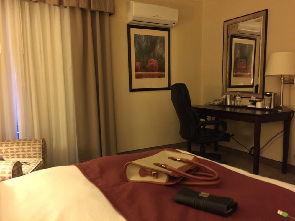 Radisson Hotel Fresno Conference Center - 37 Reviews - Hotels - 1055 ...