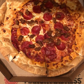 Pizza Hut - 18 Photos & 36 Reviews - Pizza - 928 N Austin Ave ...