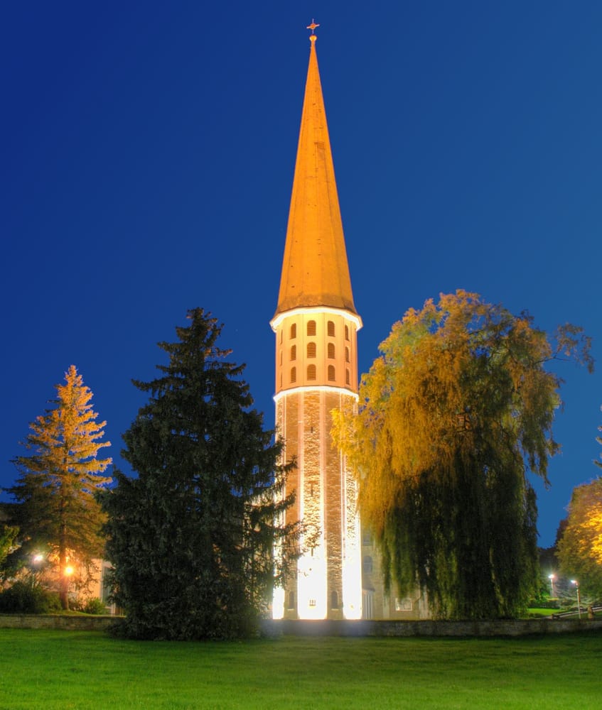 Heilig-Kreuz-Kirche Warstein-Belecke - Religious Organizations ...