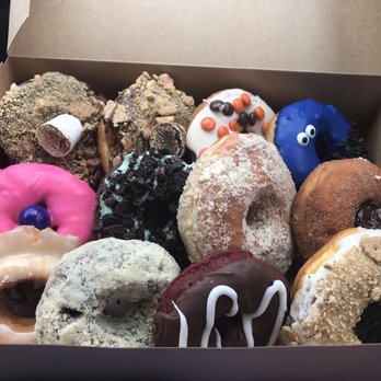 Hurts Donut - 632 Photos & 286 Reviews - Donuts - 2161 E University Dr ...