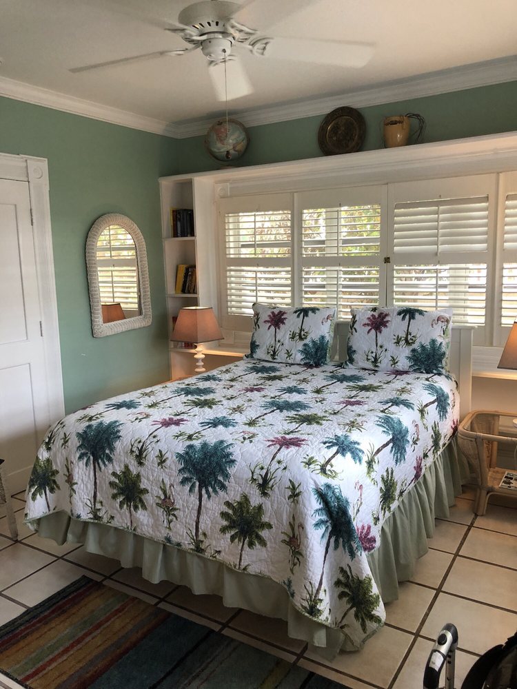 Authors Guest House - 30 Photos & 37 Reviews - Hotels - 725 White St ...