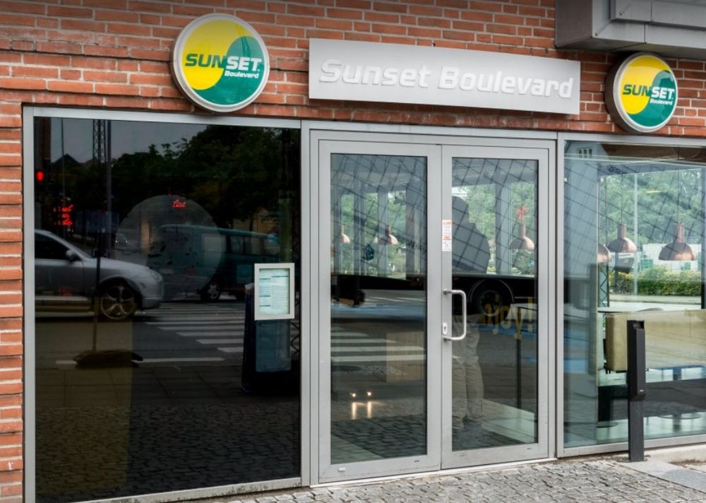 Sunset Boulevard - Fast Food - Christian d. 8.'s Vej 37, st. tv ...