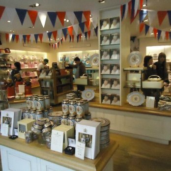 Buckingham Palace Shop - 13 Photos - Gift Shops - 7 Buckingham Palace ...