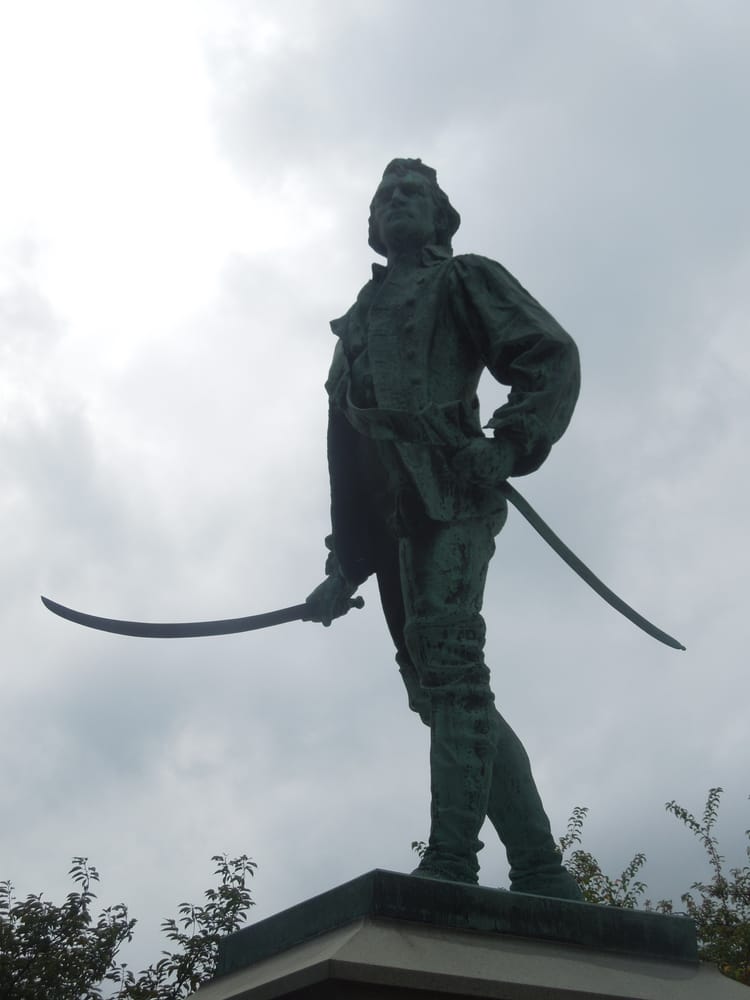 Colonel Thomas Knowlton Statue - Landmarks & Historical Buildings - 210 ...