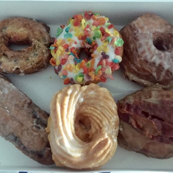 The Donut Pub - 864 Photos & 809 Reviews - Bakeries - 203 W 14th St ...