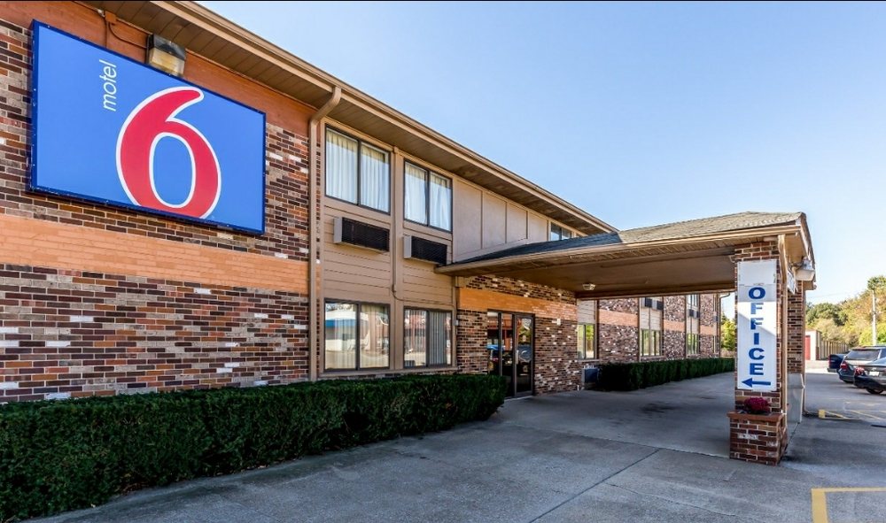 Motel 6 - 32 Photos - Bed & Breakfast - 909 Edwardsville Rd, Troy, IL ...