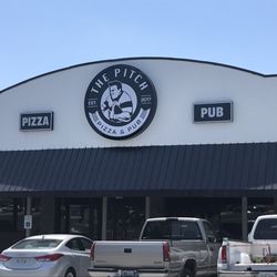 The Pitch Pizza & Pub - 22 Photos & 34 Reviews - Pizza - 2924 E ...