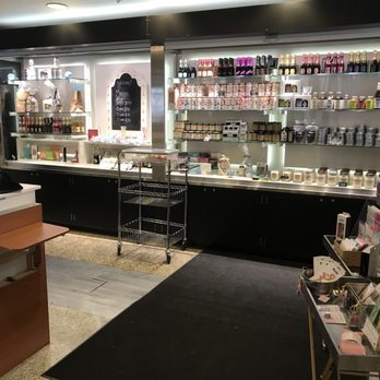 Lady Yum - 95 Photos & 46 Reviews - Macarons - 17801 International Blvd ...