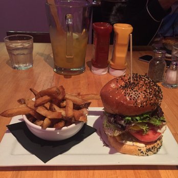 Burger Bar Crescent - 412 Photos & 348 Reviews - Burgers - 1465 Rue ...